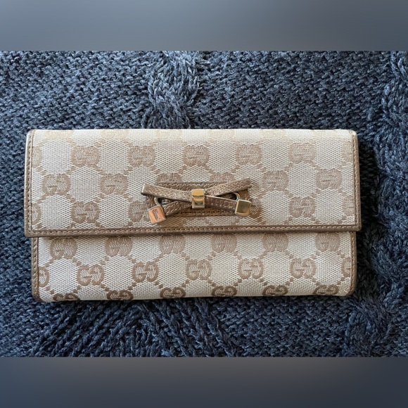 Gucci | Bags | Gucci Princy Tan Signature Canvas Wallet With Gold ...